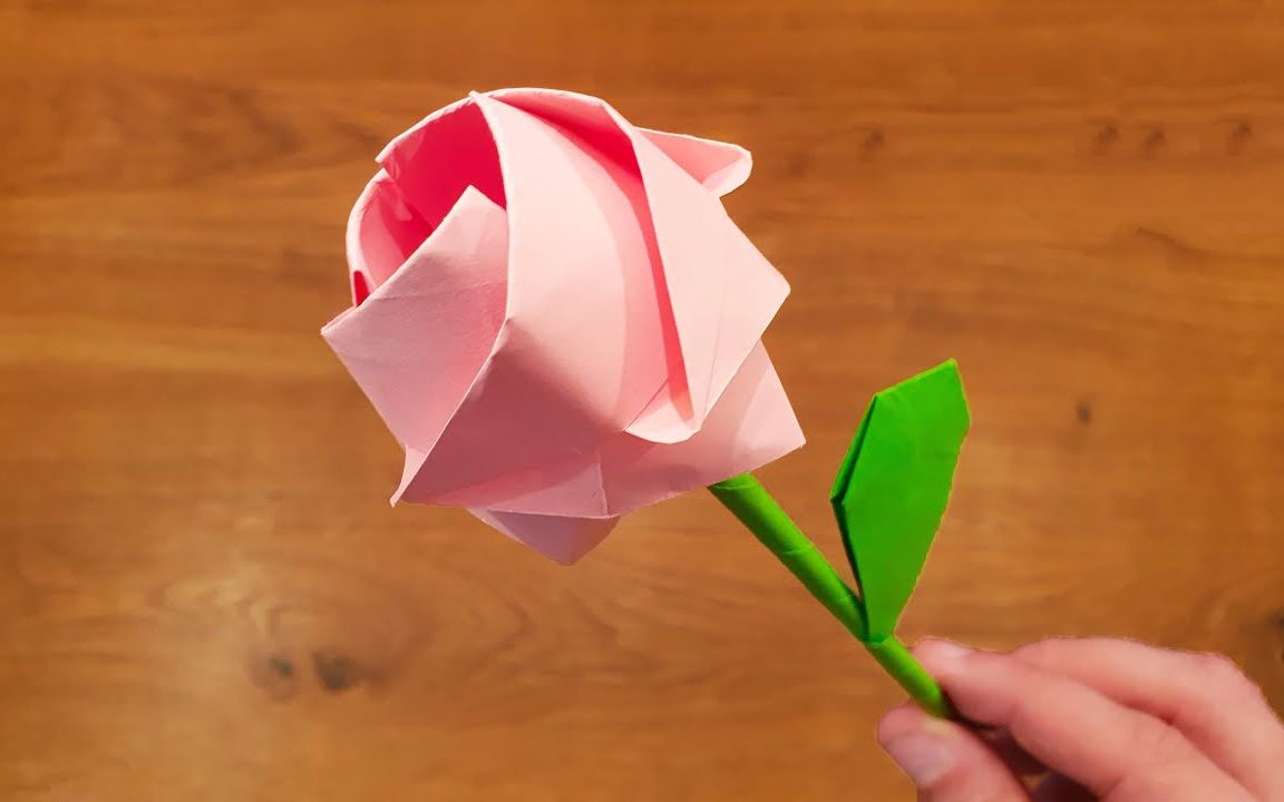 教你折纸一朵粉色玫瑰花,折好插在玻璃瓶里,少女心满满!