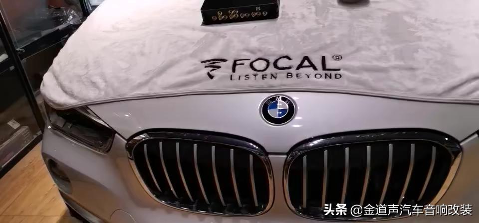 宝马X1再次升级音响,加装歌航G3播放器,功放,中置,开干。