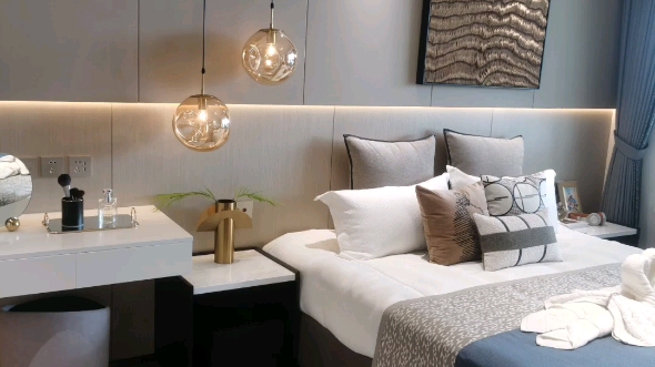 ...总共分四期开发,一期三期四期为住宅地块,二期为商业用地。容积率...