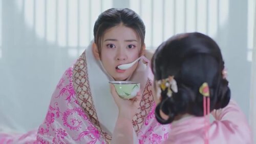 双世宠妃2:灰姑娘穿越古代,看到镜子中自己,要前置摄像头和ps