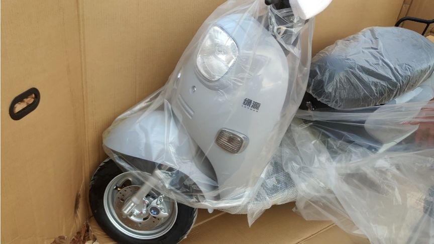 拿到驾照本想买私家车,为了省钱还是在拼多多花二千多买了电瓶车