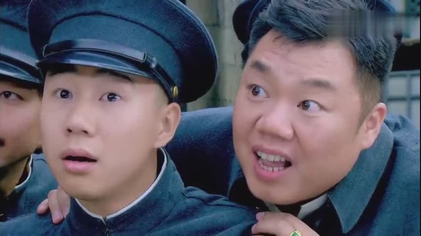 用木头做枪,这做的太逼真了,八路队长都被骗了