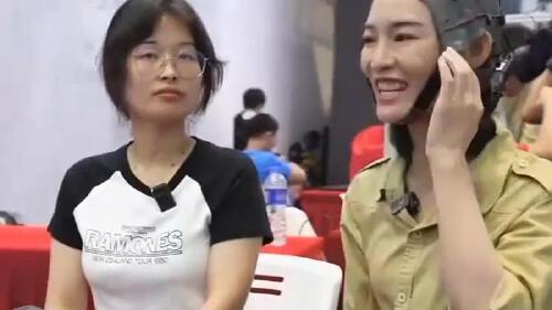 军武回顾:未来科技亮相,玩电脑无需键盘鼠标,全靠脑电波操作