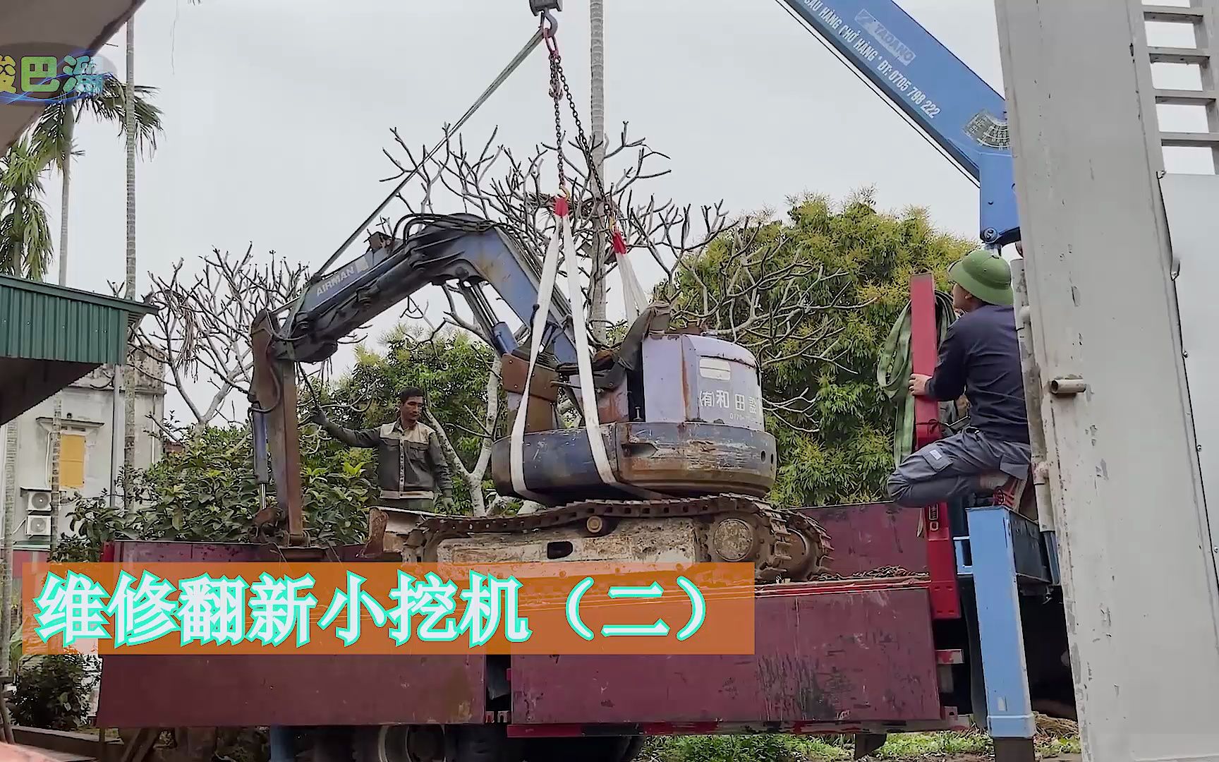 小哥维修翻新报废小挖机,拆卸发动机进行翻修维护,技术真好一把着车