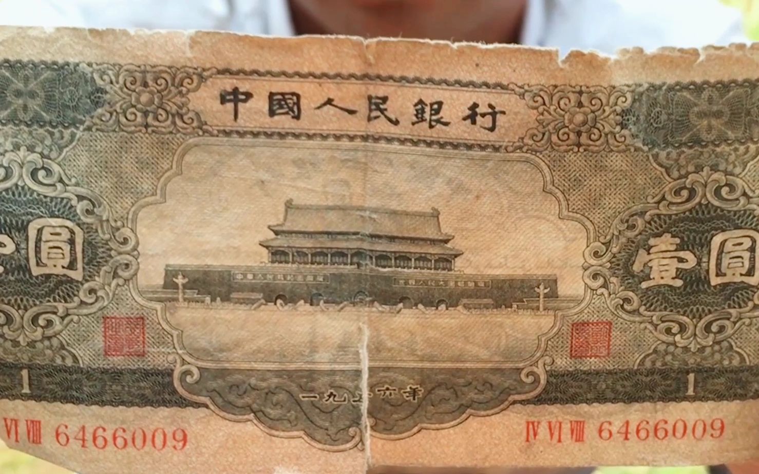 ...长啥样?农业税是哪年取消的还记得吗?你家还有这种粮票布票吗?