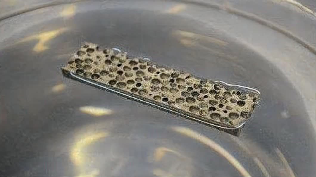 科学家造永不沉没的船?这种金属永远浮在水面,打破阿基米德定律