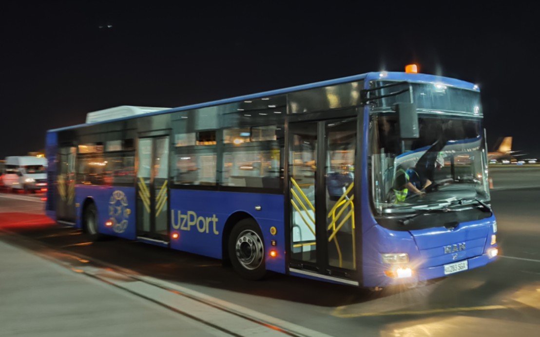 ...机场摆渡车 二号航站楼停机坪—国际到达大厅 德国曼原声原速展望