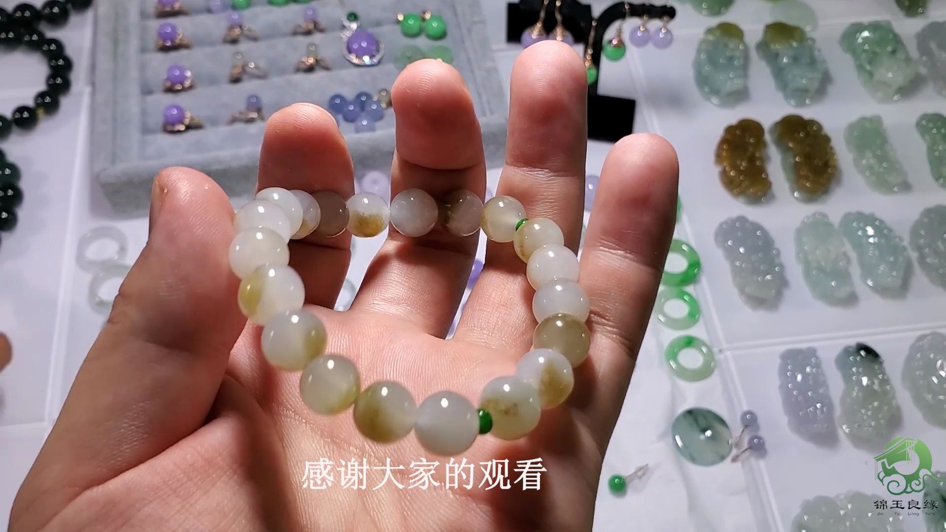 翡翠的水头与种是什么意思呢?听听小伙在市场介绍翡翠水头与种