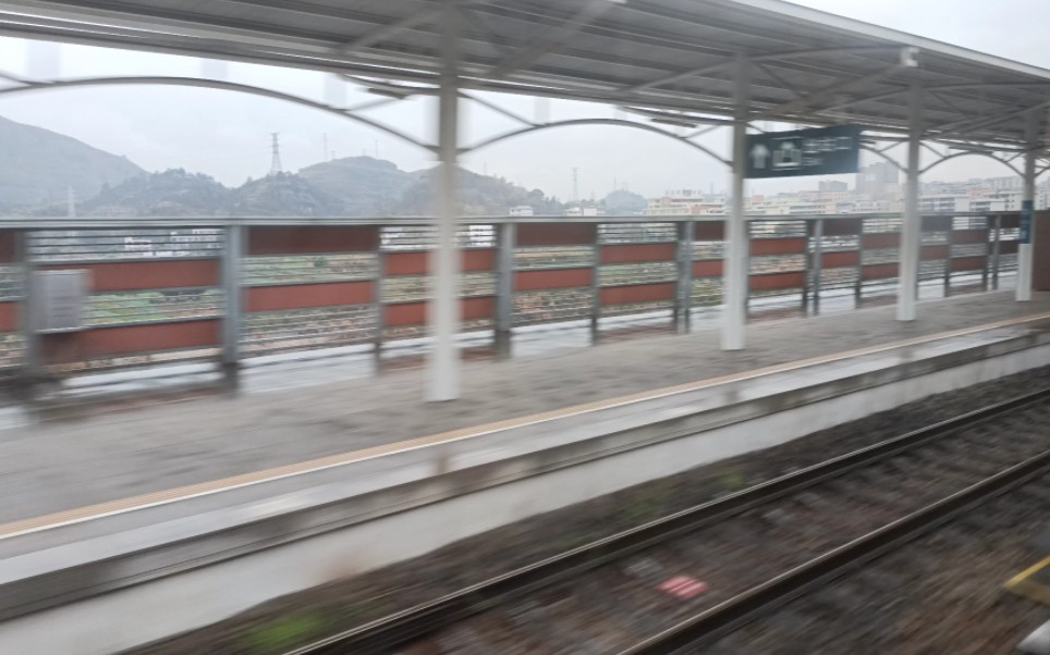 【去年今日·坐车回家途中】K192次列车通过坪石镇坪石站