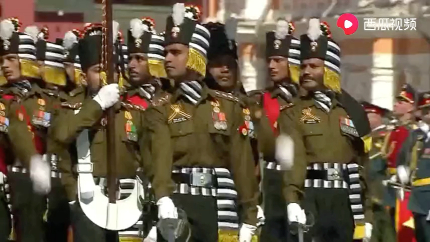 俄罗斯大阅兵,印度和中国对比,网友称:没有对比就没有伤害