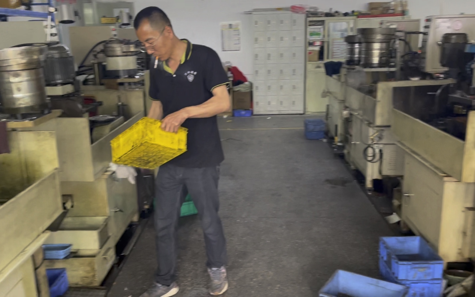 经营《全自动铣扁机》企业因本着员工物质和精神双幸福,企业利润...