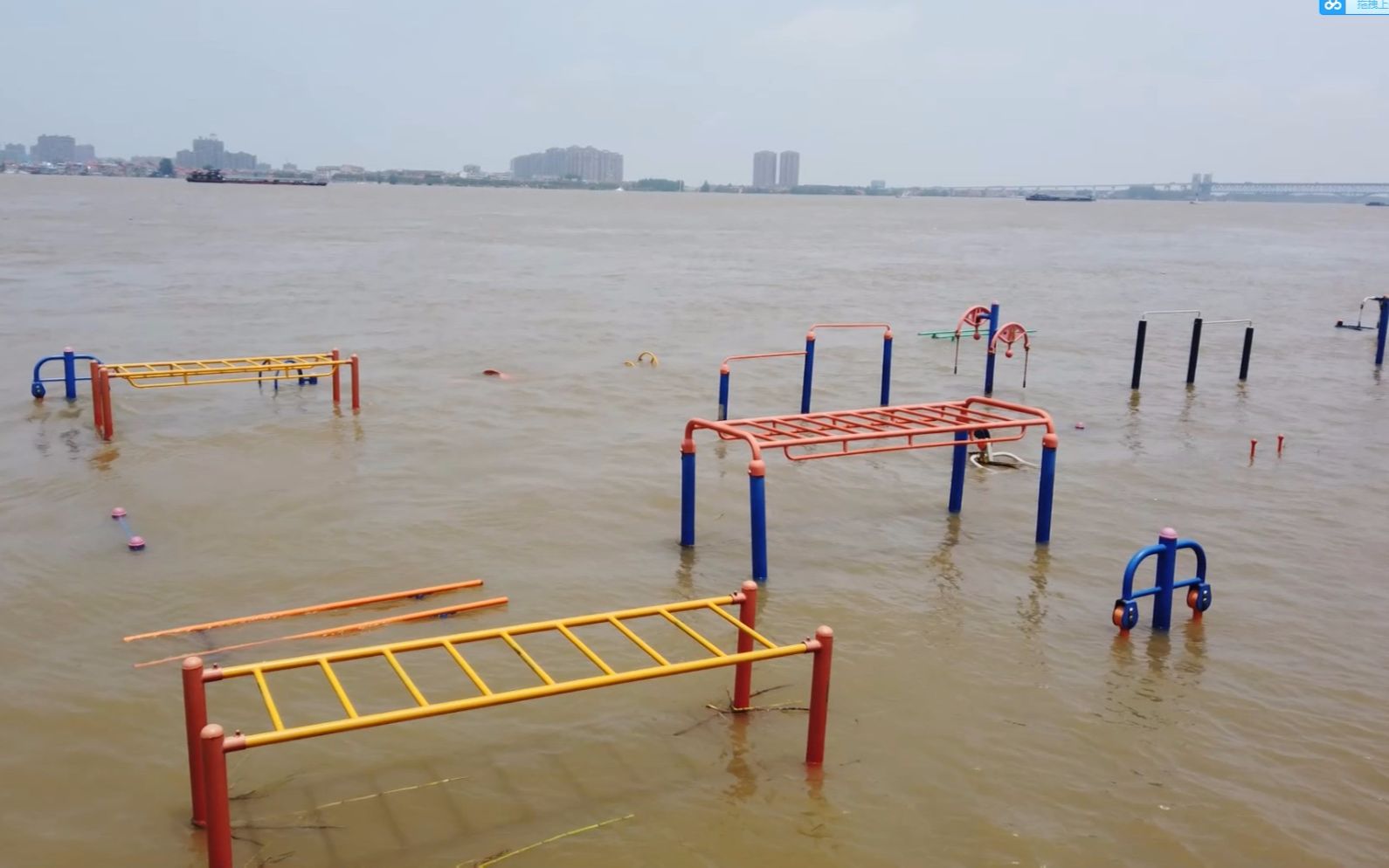 长江九江段水位大涨,小伙带你看看真实情况,隔江能看到湖北遭遇