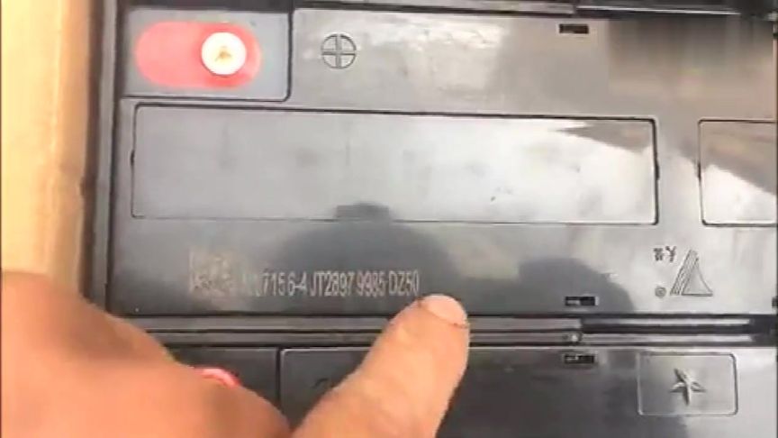 怎么看电池是否是原厂电池?老师傅教你读懂电池盒上的数字含义!