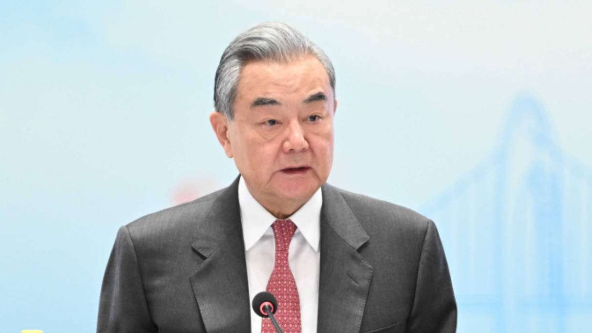 王毅警告日本,现场爆发热烈掌声