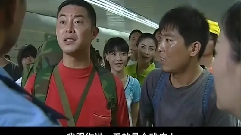 闯荡:残疾人没残疾证,被检票员刁难,退役武警:你有人证吗