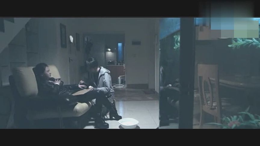 超能力特工美女中毒针,让男子帮忙把毒吸出来!