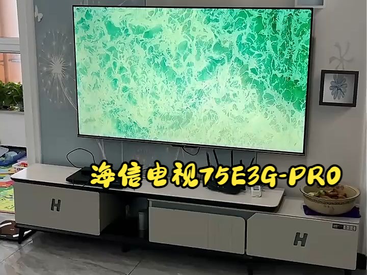 海信电视体验,大屏幕观看更震撼!