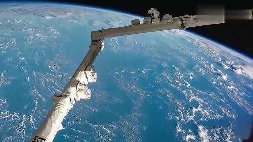 科学探寻,太空看地球太美了,宇宙飞船机械臂绕拍地球