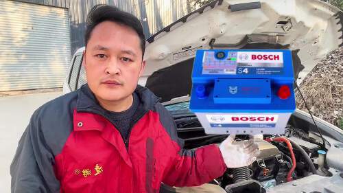 汽车更换电瓶一定要看参数和结构类型,这样选电瓶多用8年不会坏