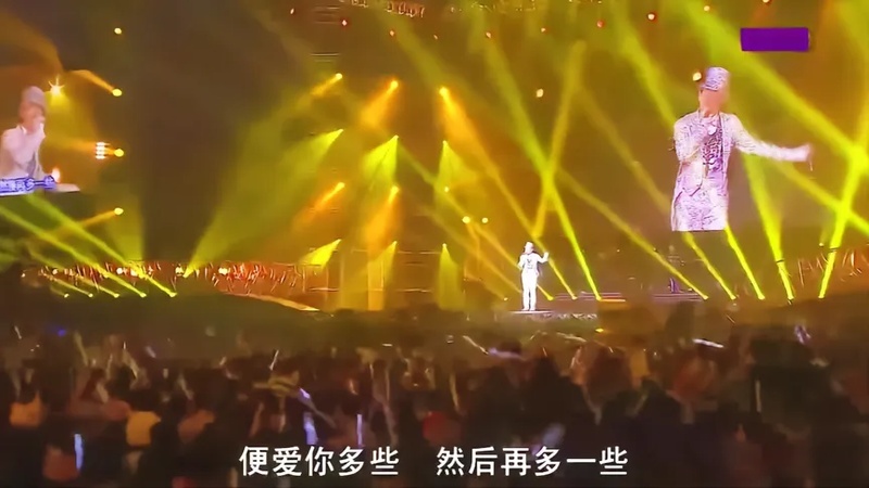 张学友演唱会,独具特色的打扮从最后一排也能看出是歌神