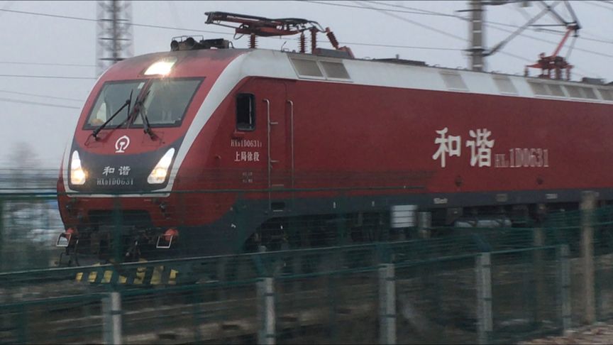 揭秘列车从进站信号绿黄灯到红黄灯停车的全过程