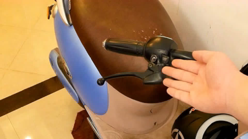 电动车刹车刹不死只需动一下这个螺丝,刹车跟新的一样好用