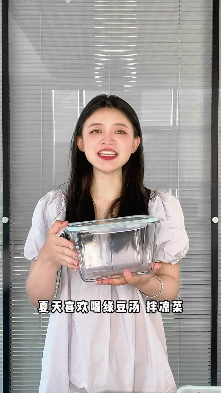 这个2600ml加厚的高硼玻璃保鲜盒,用来冰绿豆汤,腌菜腌肉真的太实用...