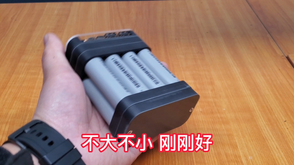 高级黑18650免焊电池盒,全功能快充主板,这样的充电宝出门肯定不...