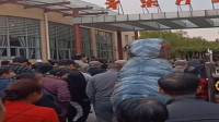 幼儿园开家长会,此位宝爸另类的做法,引起众多家长深思