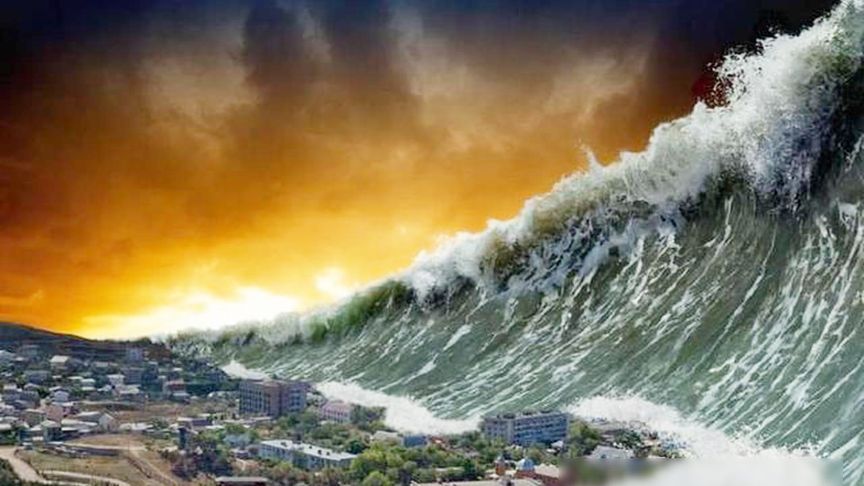 当十万吨级航空母舰遇上海啸会怎么样?真不愧是海上巨无霸