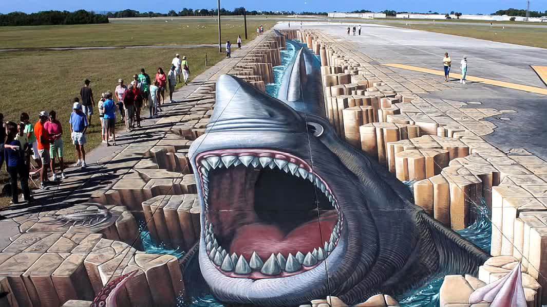 大神在路上画了个“鲨鱼”,逼真到极致,路人都给看懵了!