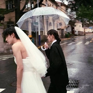 雨后路面 