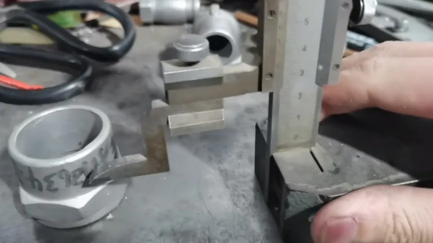 机械:高度尺的使用方法,以及划线方法