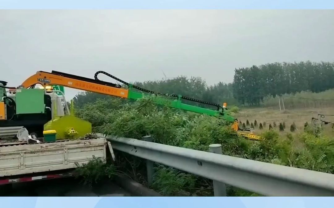 机载绿篱修剪机是一种高效、便捷的园艺修剪设备。它采用先进的机载...