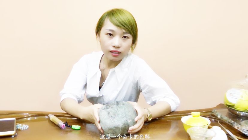 用缅甸翡翠会卡色料原石,教你看皮,还直播了开窗