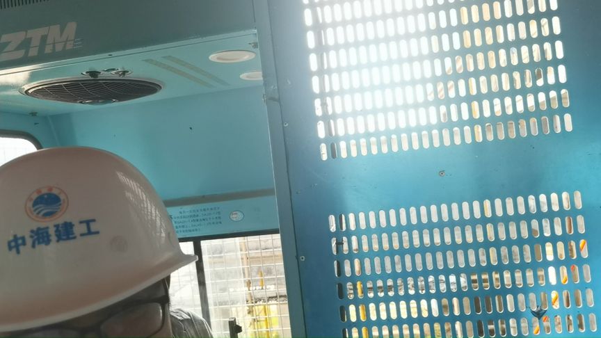 检查工地规章制度是否执行到位。