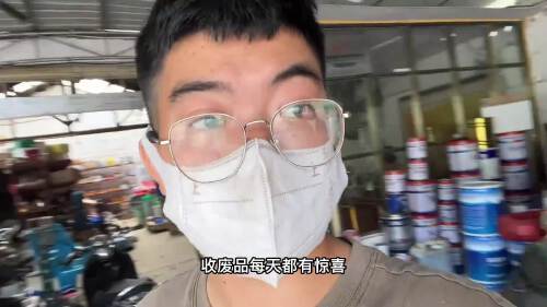 今天粉丝老人铁说他有一个260多斤的船用黄铜螺旋桨