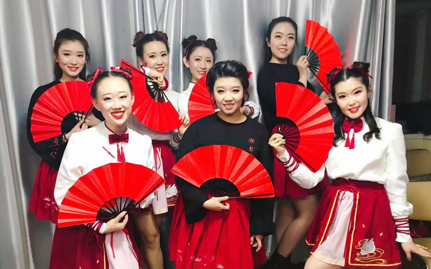 【2018新年团拜会】一群日常搬砖的小姐姐在公司年会上的寄明月