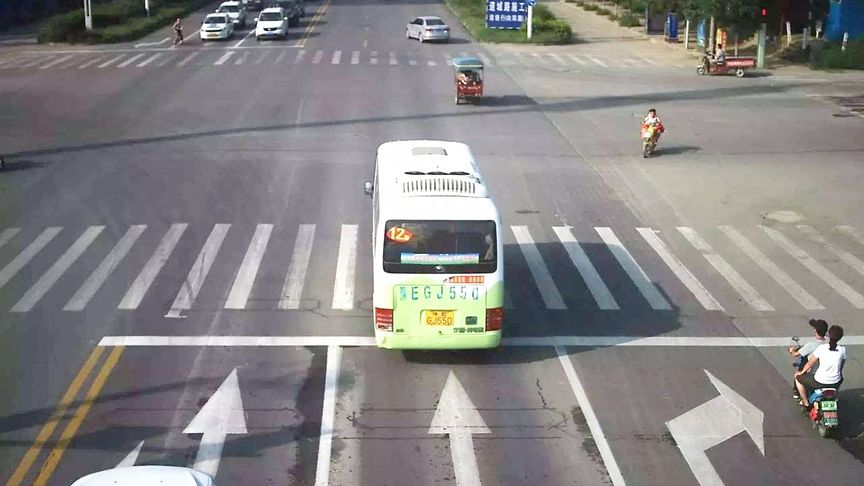 开车不小心闯了红灯,为何却查不到违章记录?交警给出完美的解析