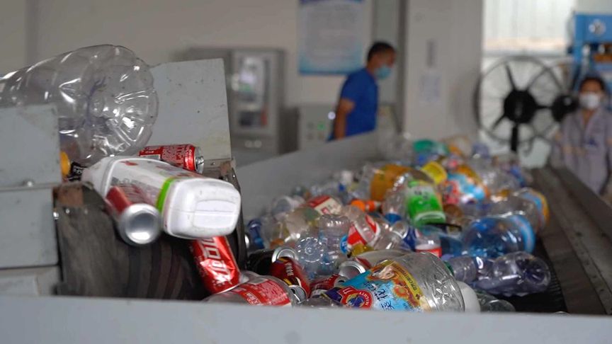 90后大学生毕业选择收废品:“发展前景好!”