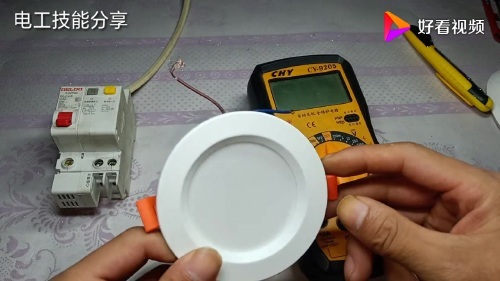 从困惑到掌握,老电工告诉我数字万用表测电流的秘密,竟然如此简单!