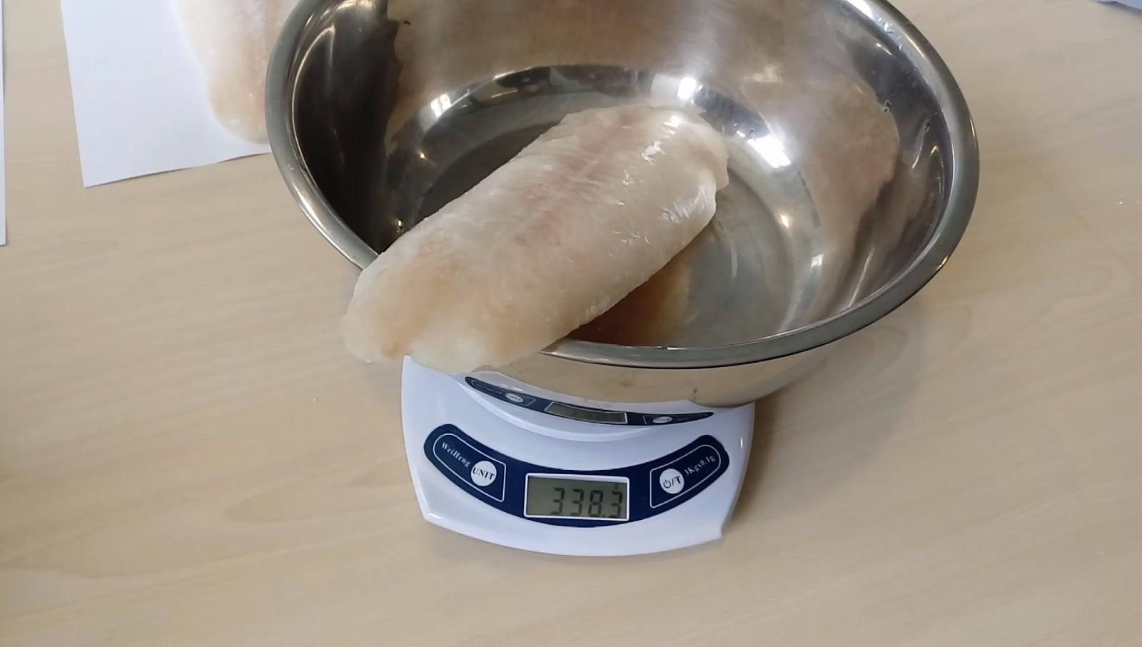 一斤水里面放一斤盐,总质量是不是2斤?