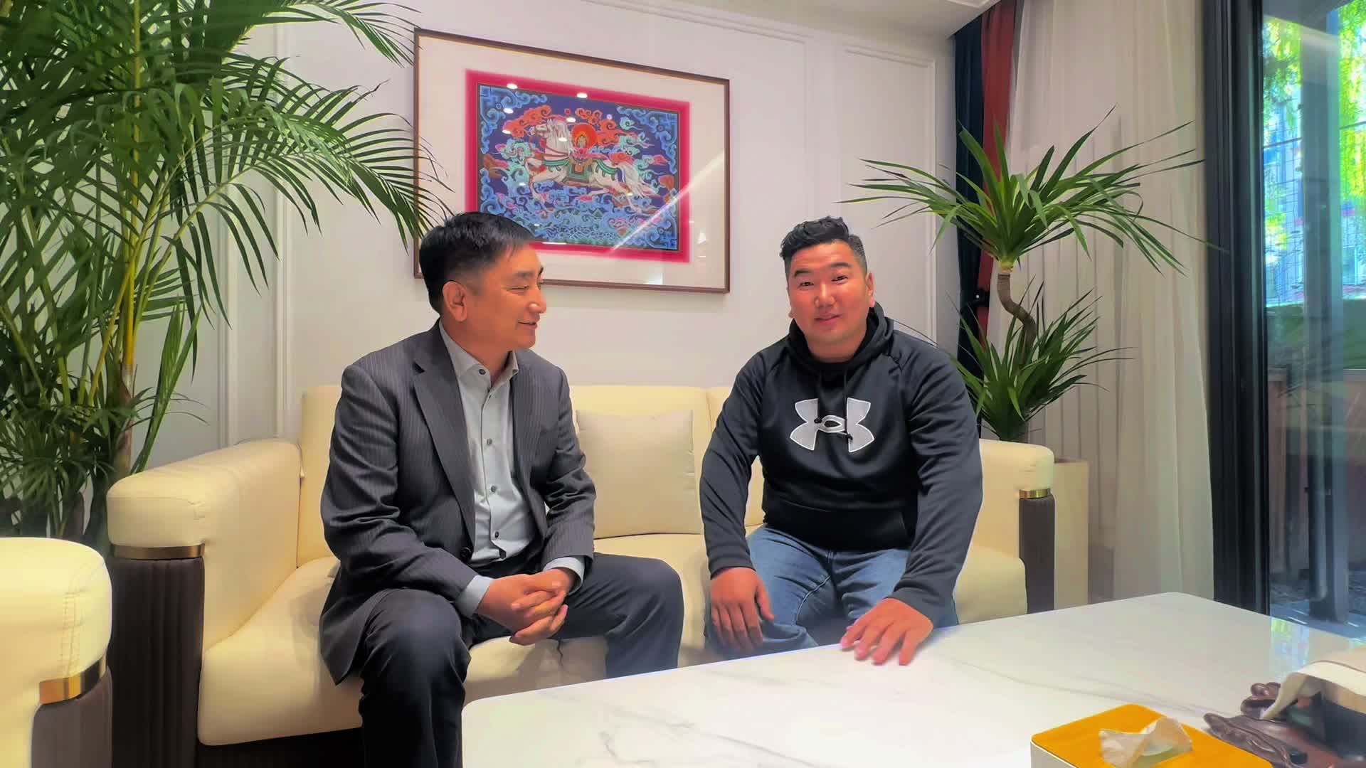 ...吴云波哥哥是一位从内蒙古草原走出来的全国人大代表,他扎根基层,...