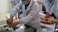 ICU. 三人心肺复苏操作视频