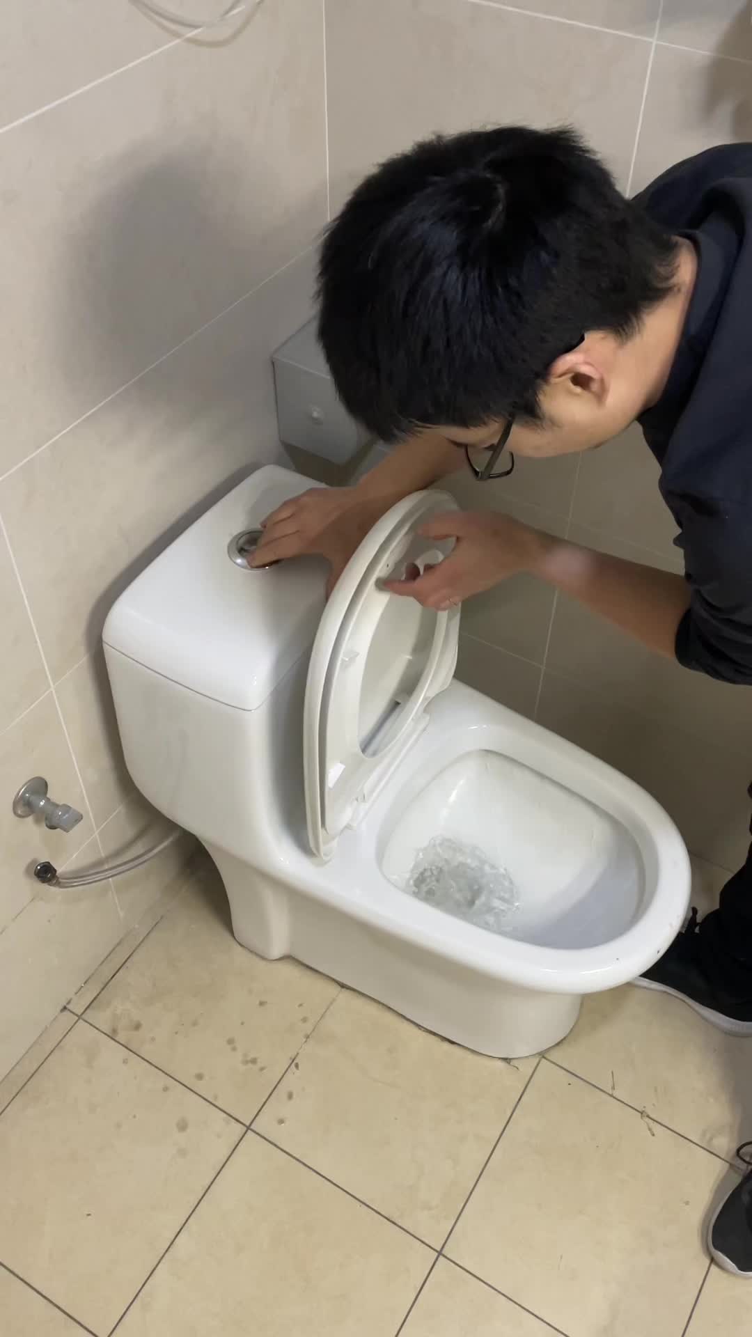 马桶改蹲便器,坐便器改蹲坑 #坐便器改蹲便器 #威克士角磨机 #厕所...