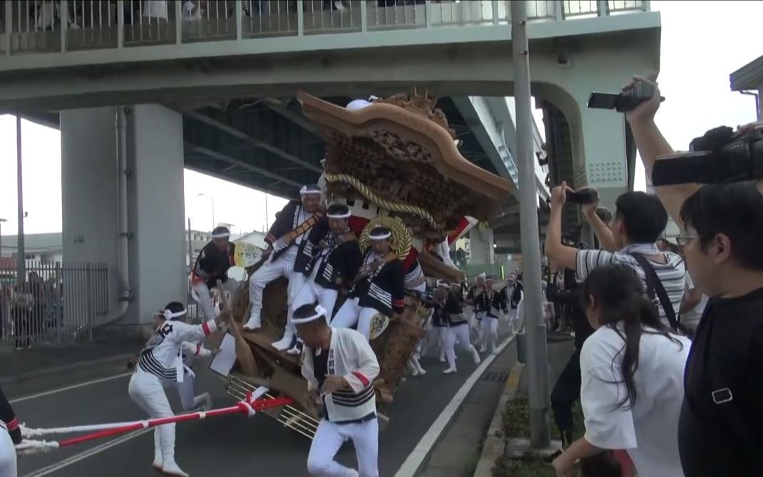 【油管搬运】日本大阪祭典街头拉车游行事故合集