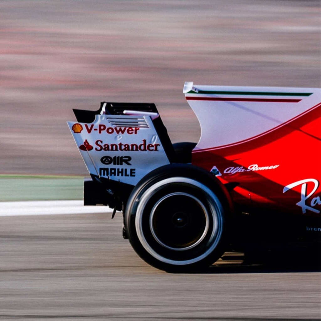 落水的高尔夫球 