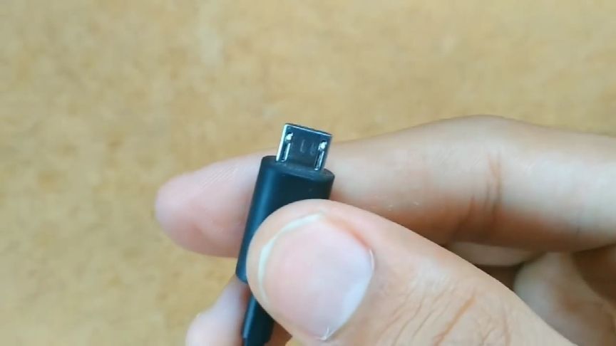 教你一招,假如你的手机数据线坏了如何去修复它,真是涨见识了