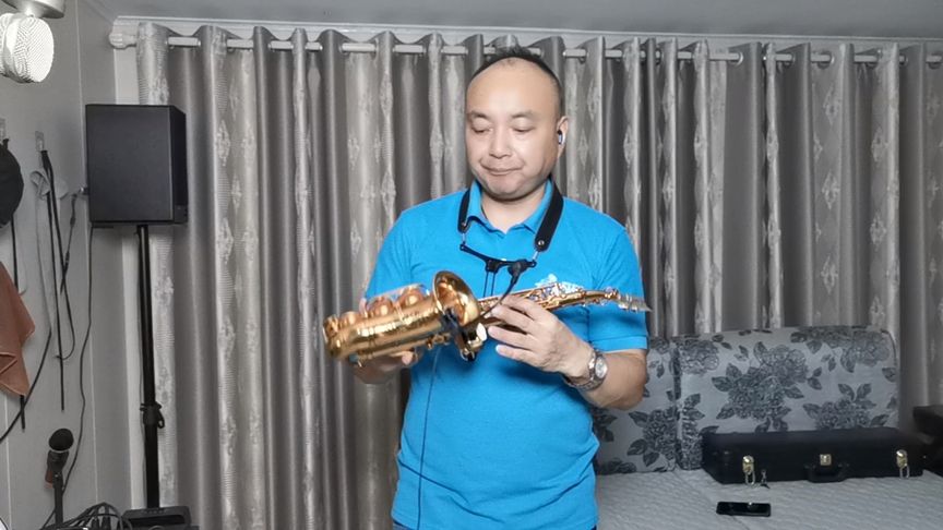 高音小弯管萨克斯:笑看风雨,对比之前视频中的高音直管音色