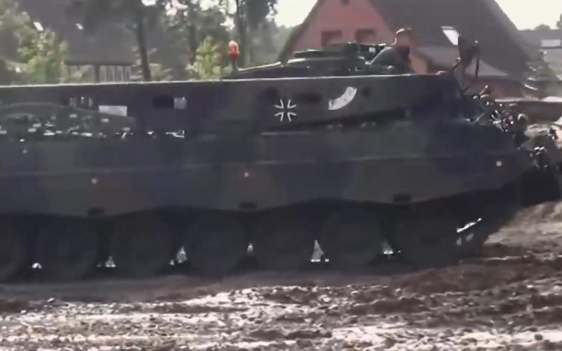 BPz3“水牛”装甲抢救车可以及时有效地救援主战坦克